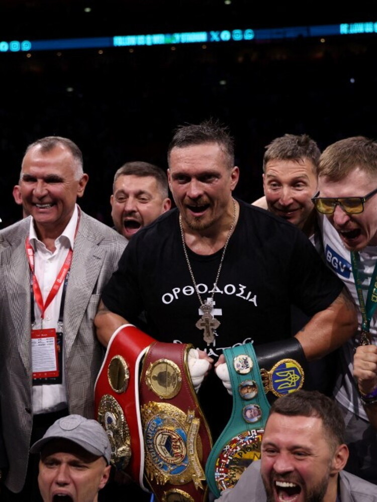 Boxe, l'ucraino Usyk stende Dubois. È campione del mondo