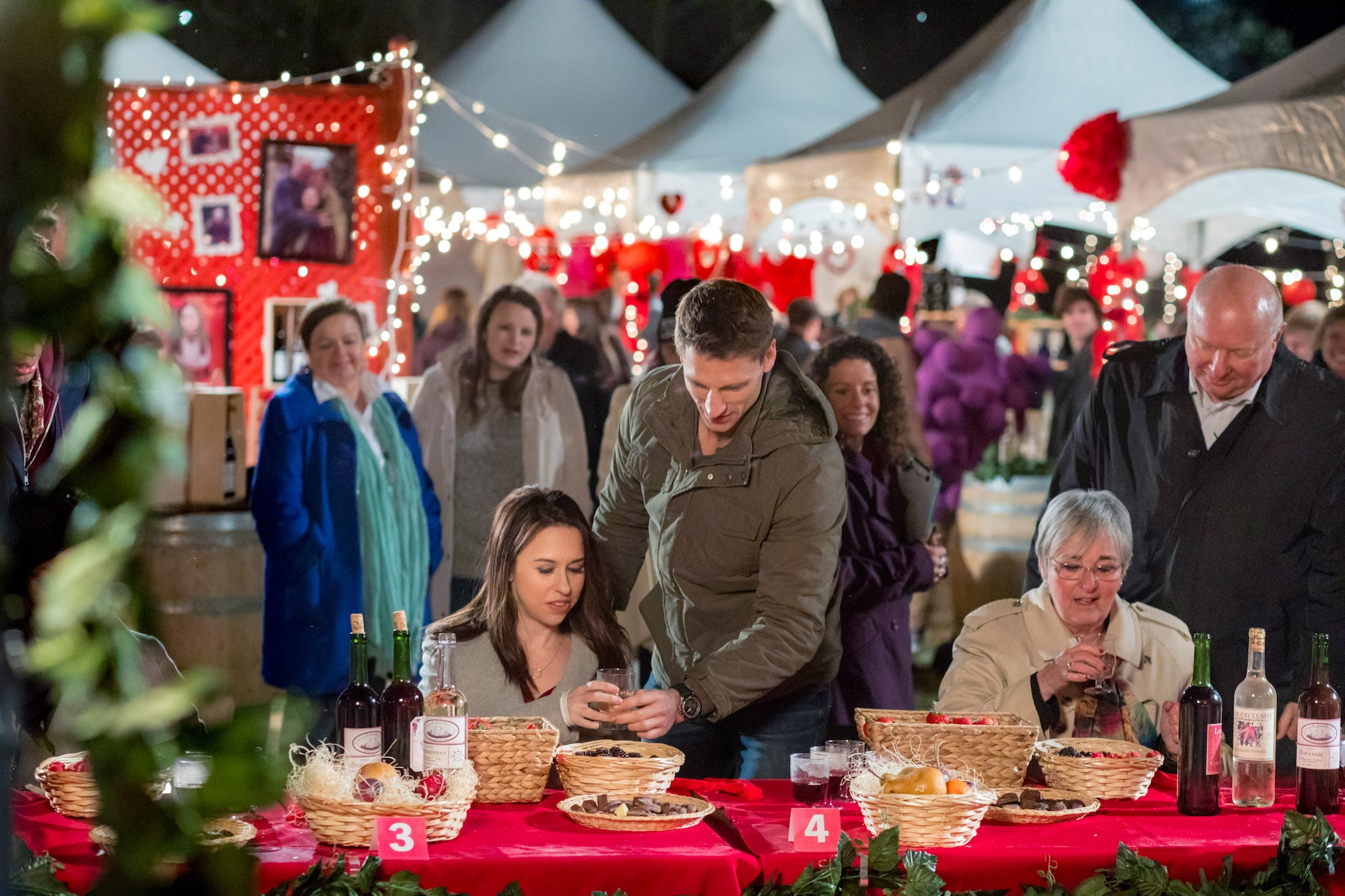 Lacey Chabert and Andrew Walker Reunite for New Hallmark Holiday Movie