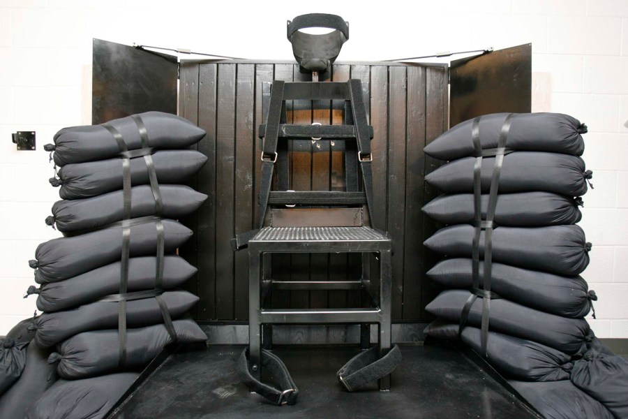 Lawmaker suggests Ind. use firing squad, hanging over lethal injection