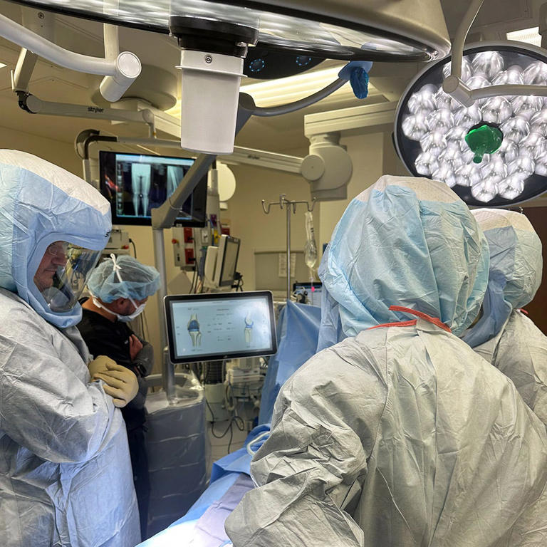 SMH physicians use hand-held robots for knee replacement surgeries