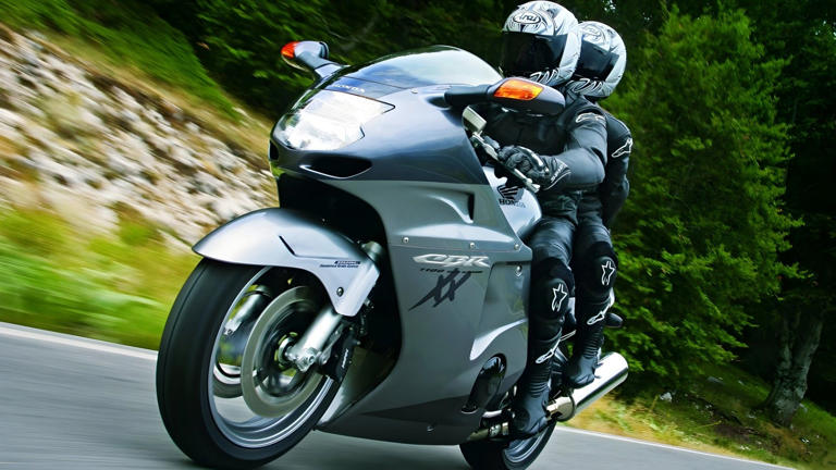 10 Japanese Sports Bikes That Redefined Speed In Their Era