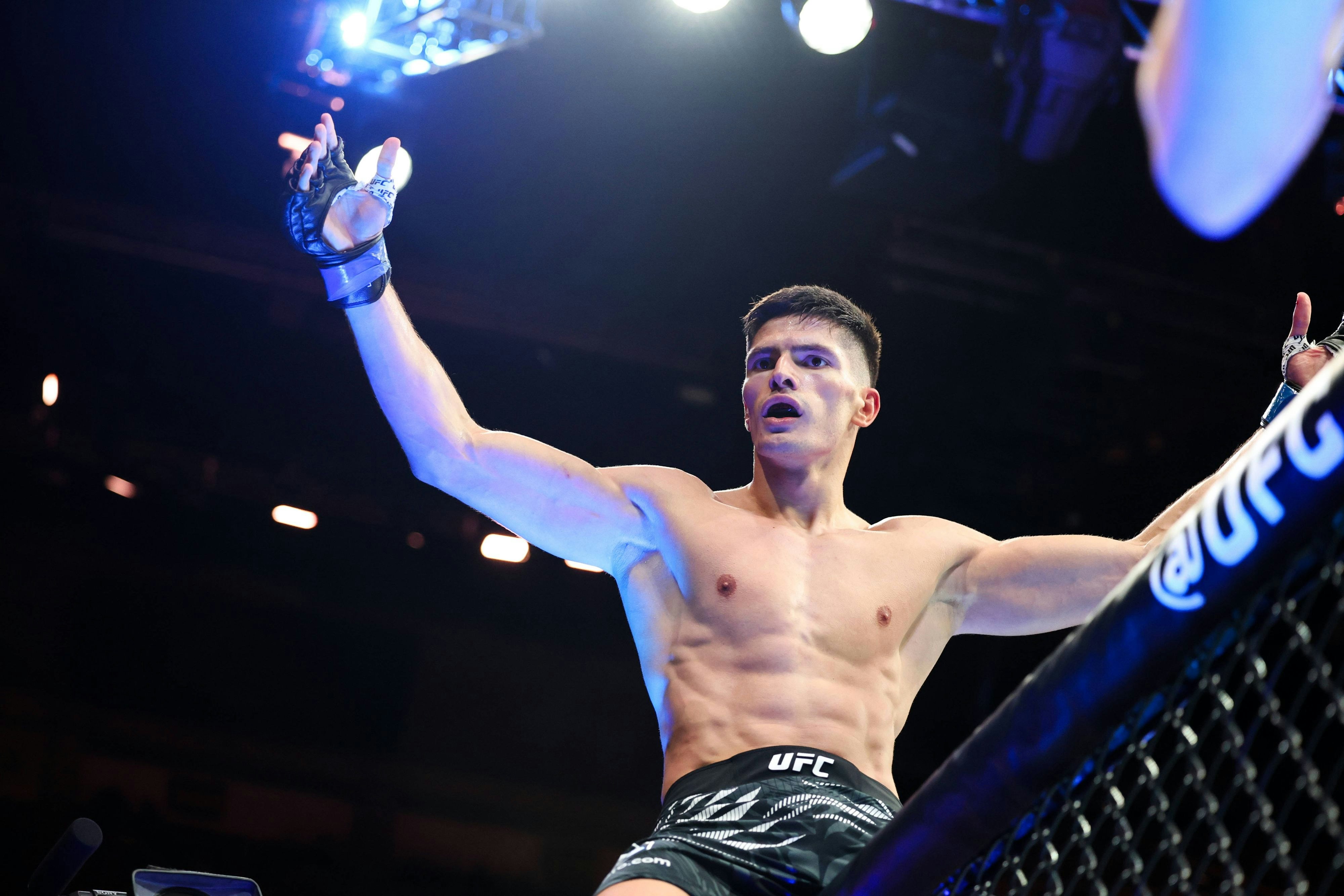 Er modelt für Versace: Deutscher MMA-Star mit Mega-Debüt – UFC-Legende ...