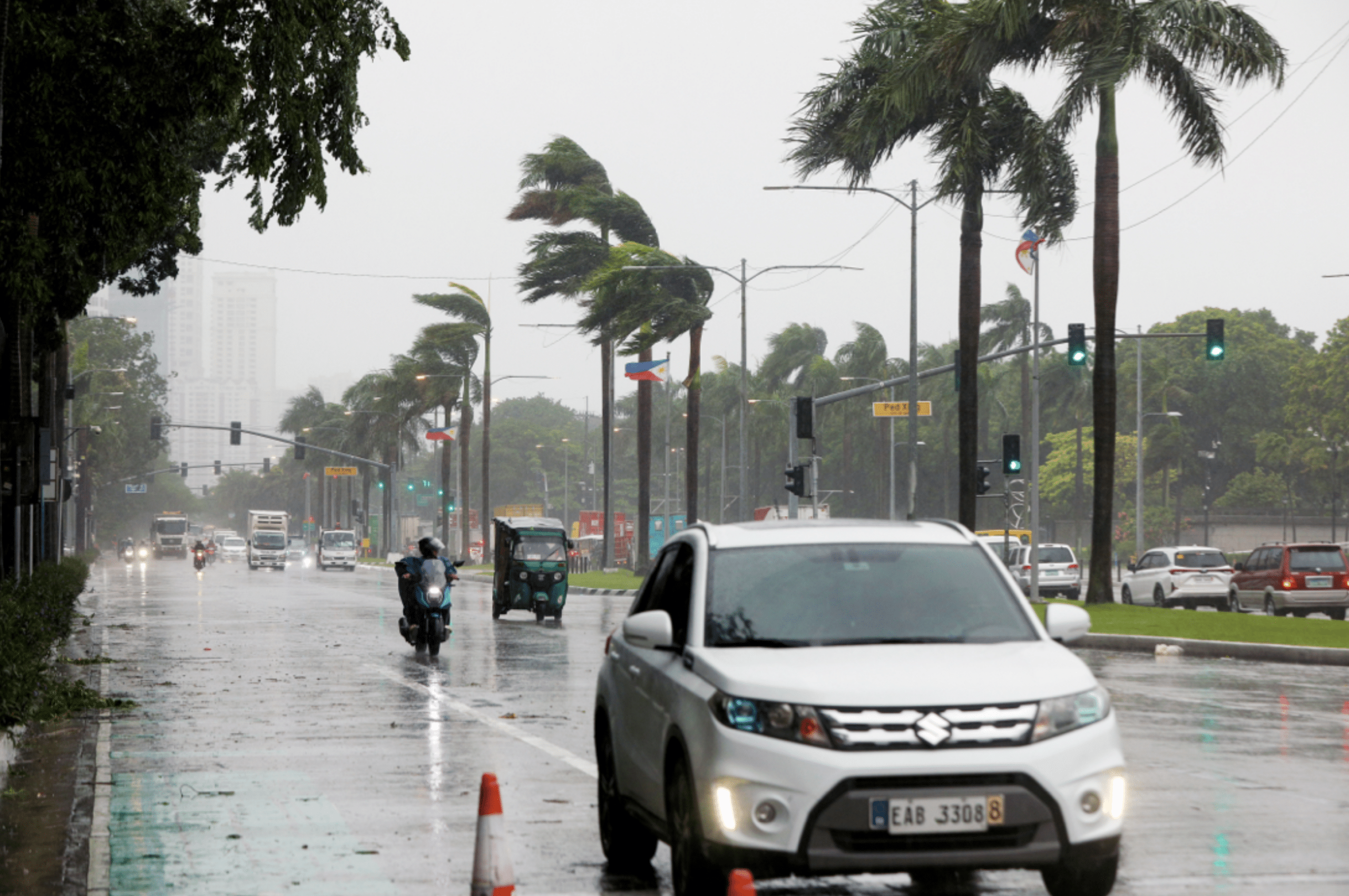 Parts of Roxas Boulevard now passable to all types of vehicles — MMDA