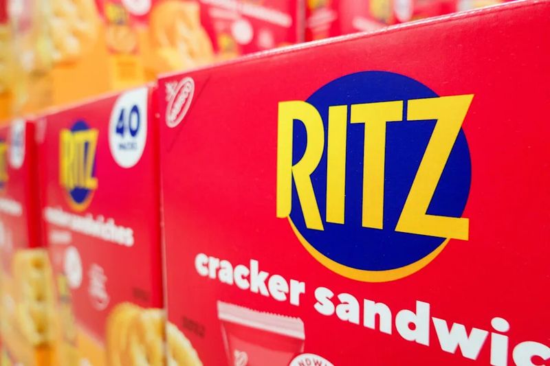10 Unhealthiest Crackers That Are Lurking To Ruin Your Diet