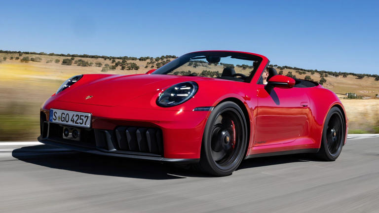 8 Muscle Cars With a Better Power-To-Weight Ratio Than The Porsche 911