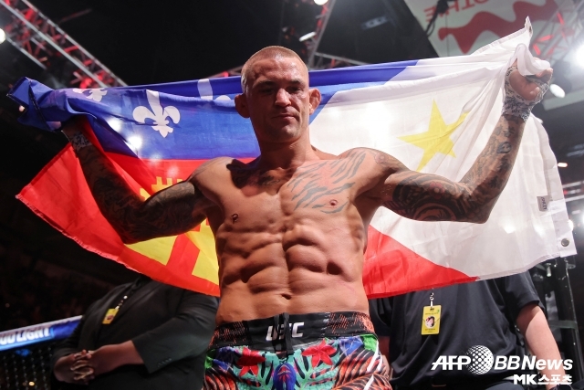 ‘라스트 댄스’ 포이리에 향한 맥그리거의 마지막 공격 “R.I.Pea head!”…‘옥타곤 복귀’ 존스도 찬사 보내 [UFC]