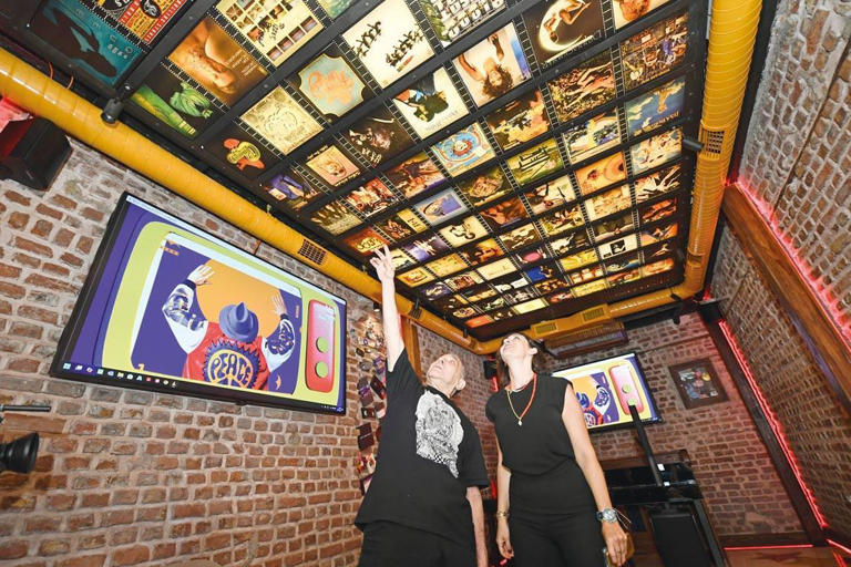 Zeynep BİLGEHAN Taş plaktan yapay zekâ Zetzet’e… İzzet Öz’ün müzik tüneli