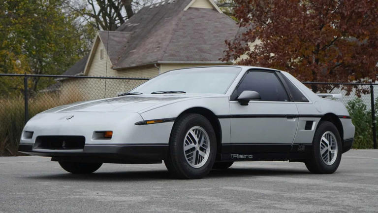 10 Cars That Look Fast But Are Embarrassingly Slow