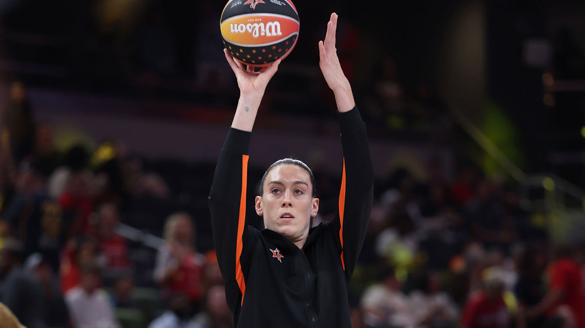 Breanna Stewart breaks silence on holding 'Abolish ICE' protest sign at ...