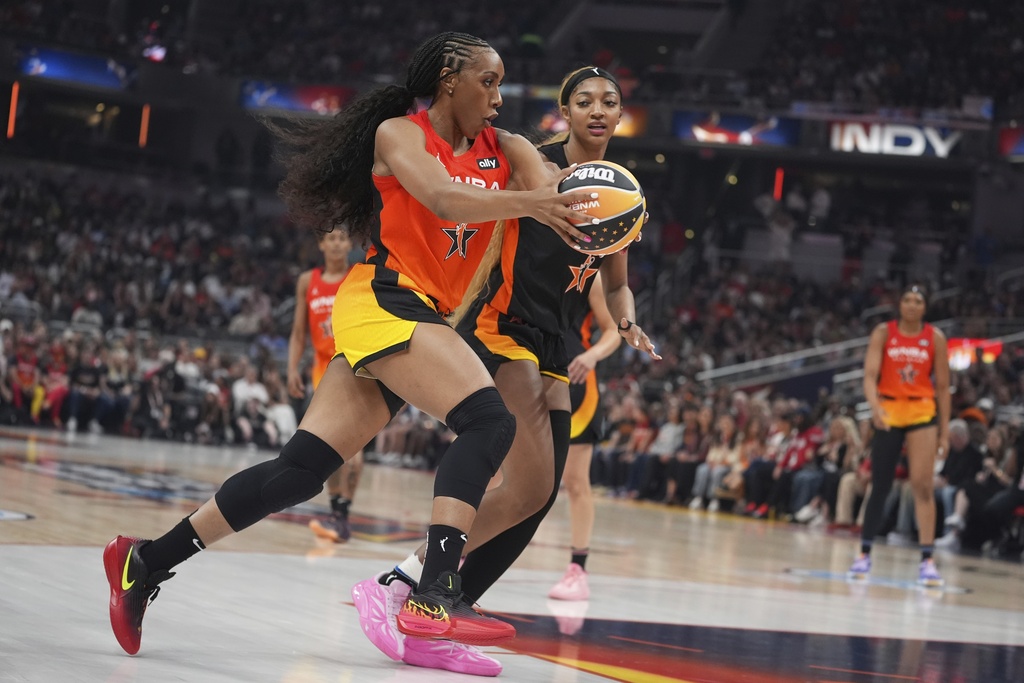 Napheesa Collier's record-breaking performance leads her team to ...