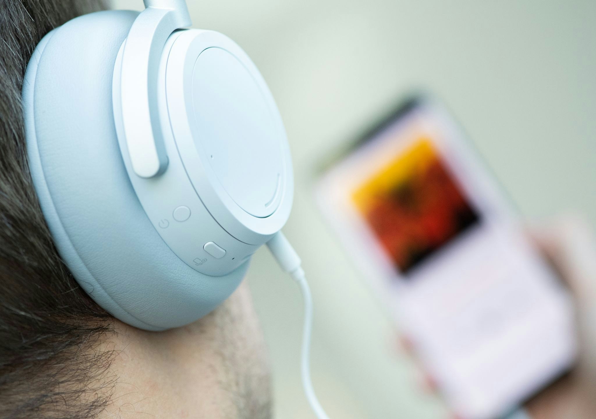 Musik: Mensch oder Maschine? Verwirrung um KI-Band auf Spotify