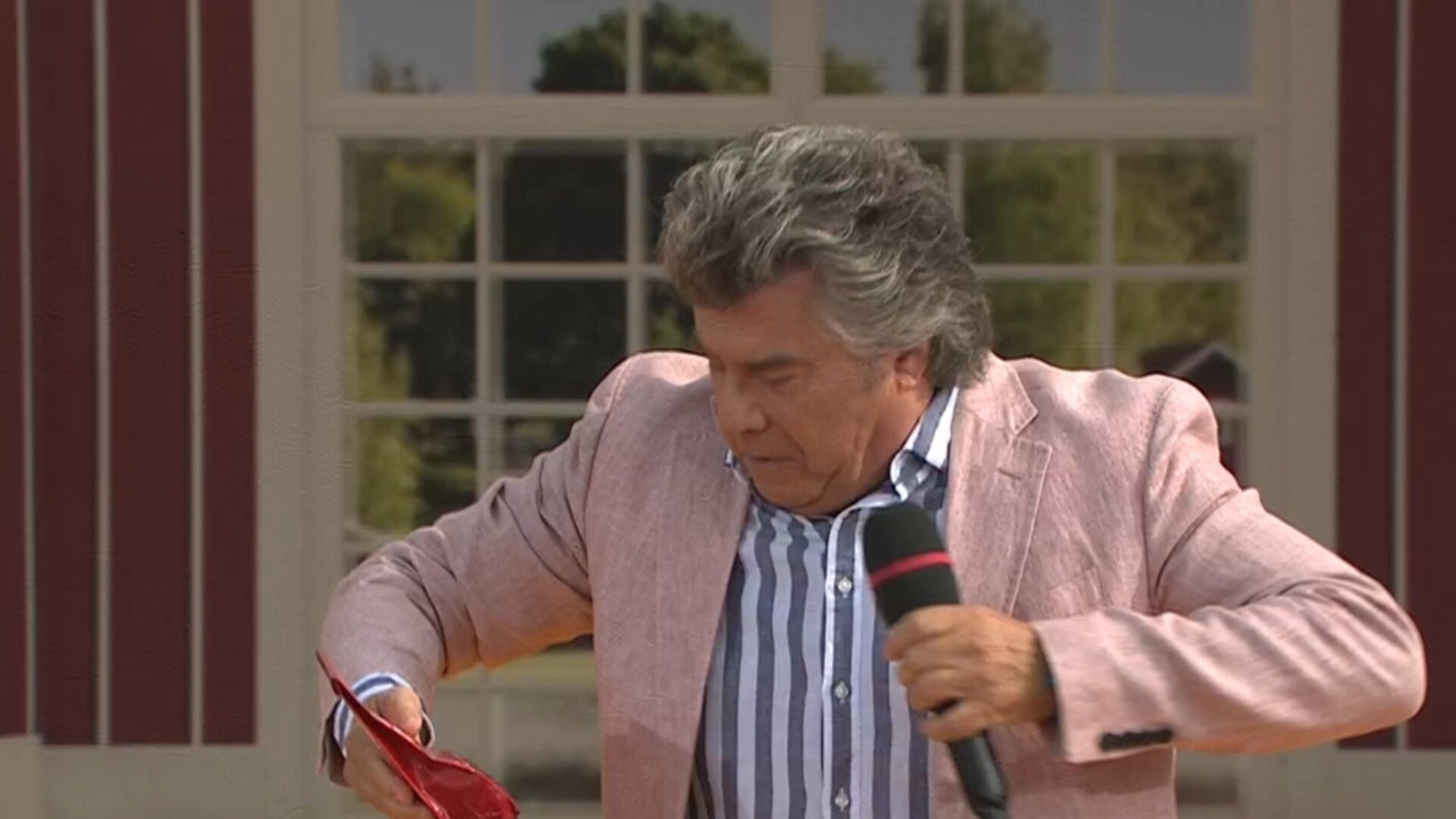 Andy Borg bei "Immer wieder sonntags" von Fan-Geschenk überrumpelt