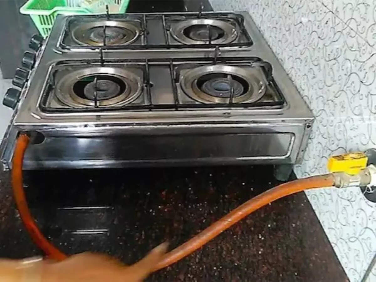 delhi-oil-regulator-seeks-uniform-price-for-piped-cooking-gas-cracks