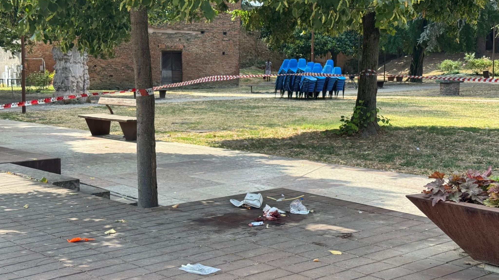 Rissa fra bande a Rovigo, 23enne muore accoltellato