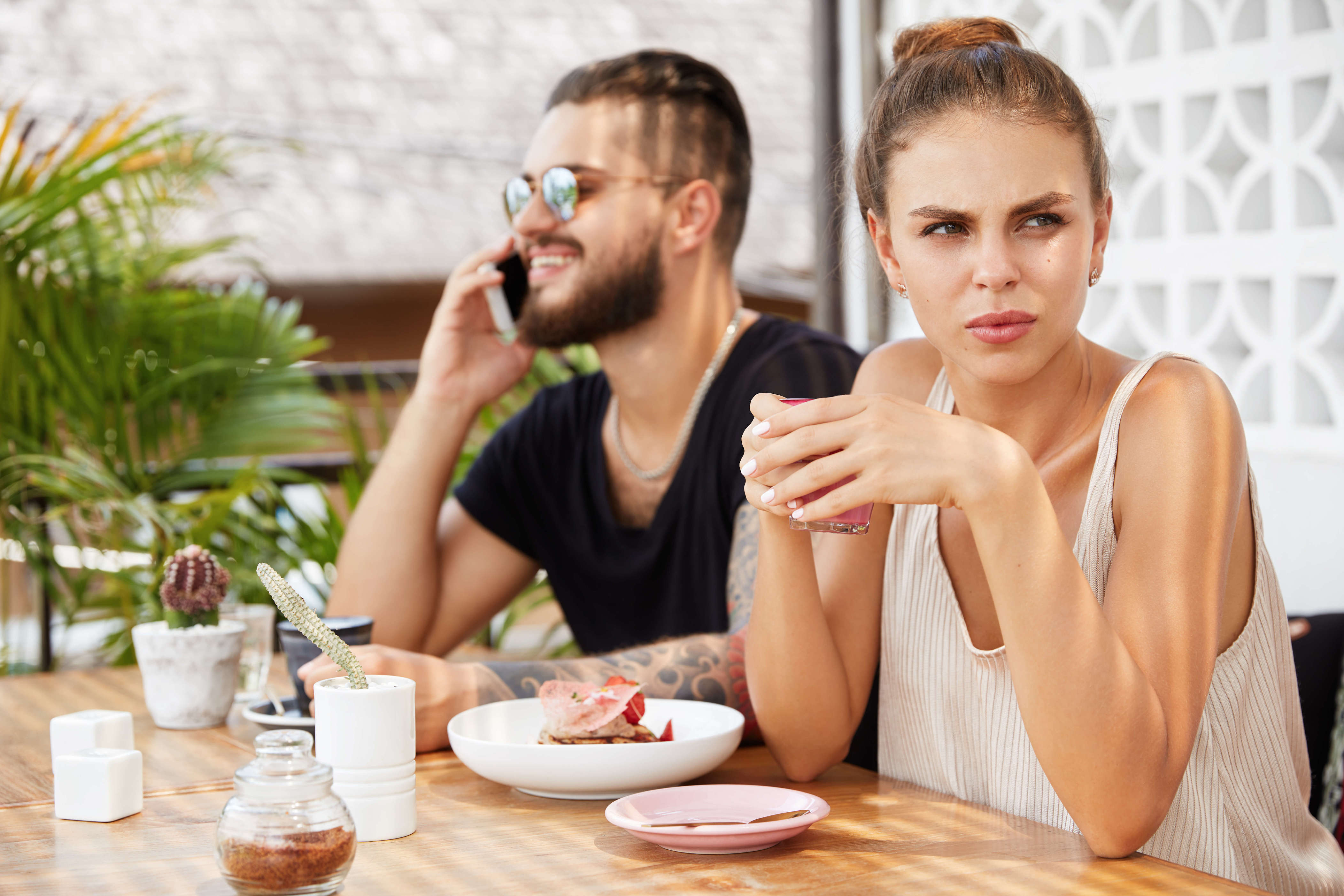 15 Dating Habits That Feel Normal But Actually Signal Burnout