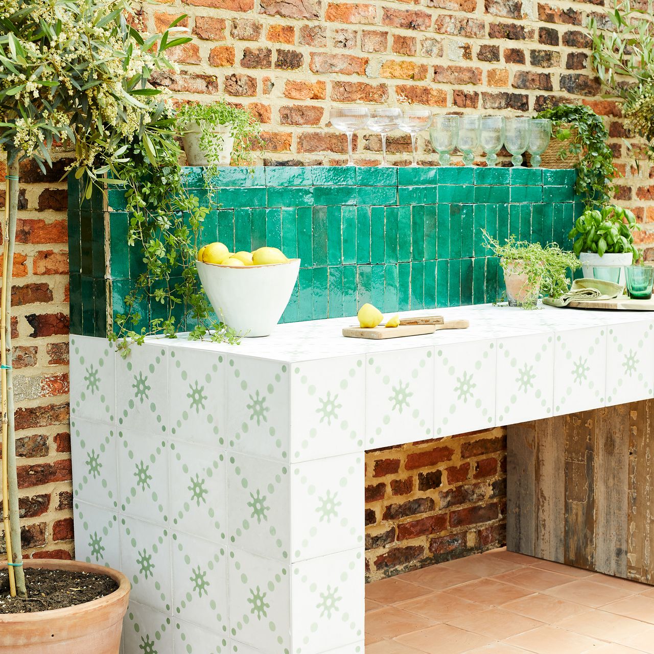 Tiled splashbacks are the affordable outdoor kitchen trend I can't get ...