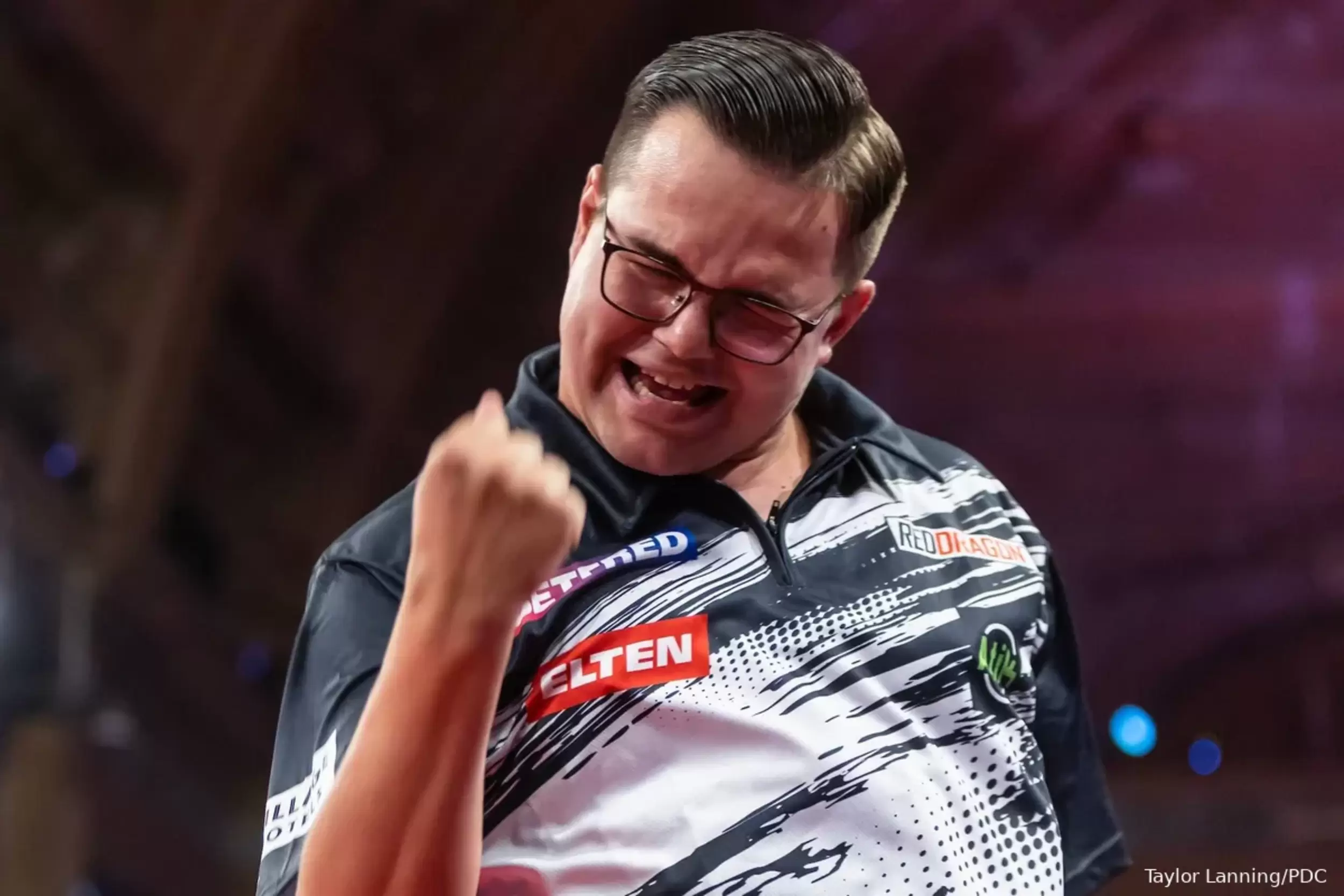 Gian van Veen: 'Whistling at Humphries? He's World Number One, it ...