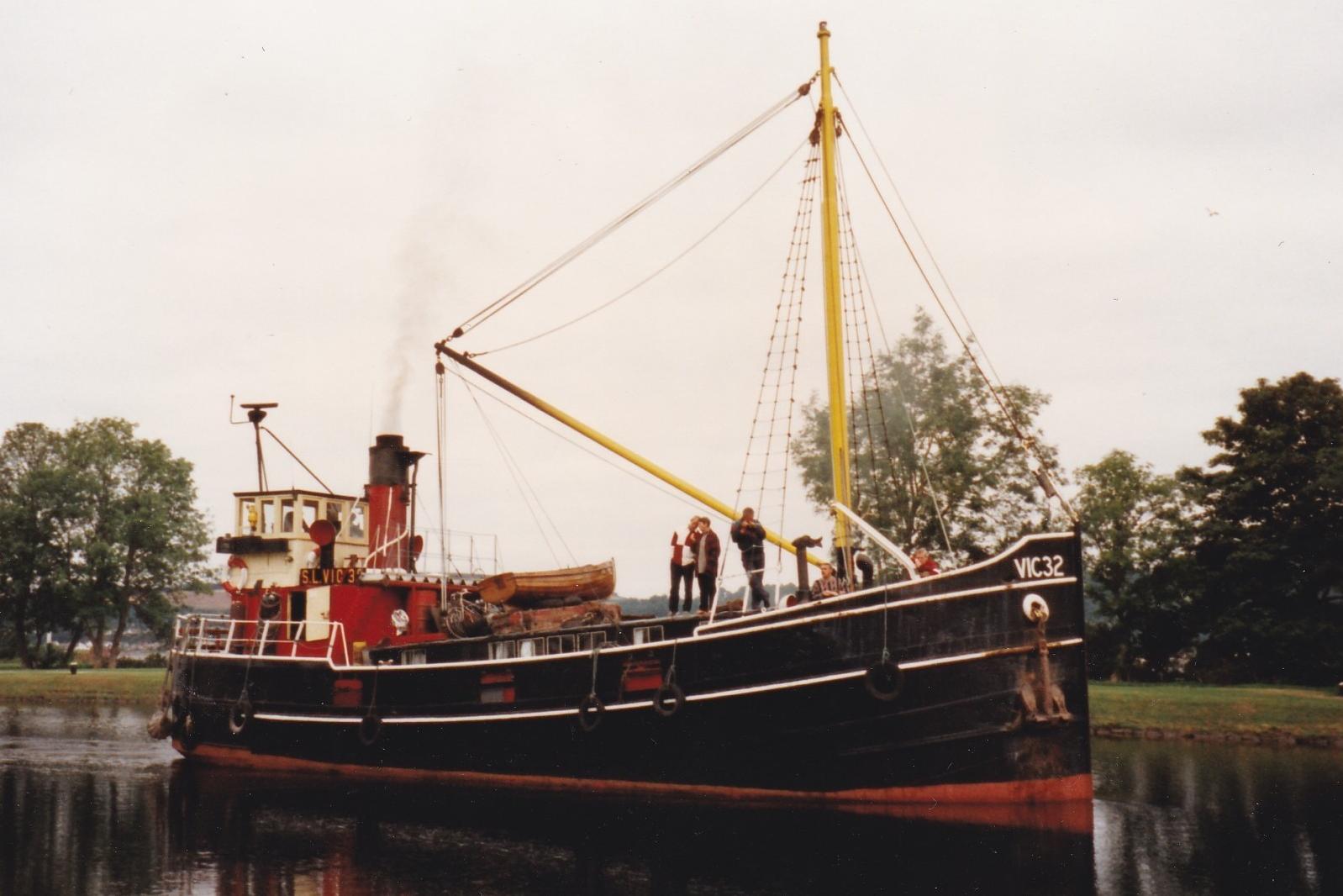 Shipping Lines - When fleets of Clyde puffers traded to the east coast