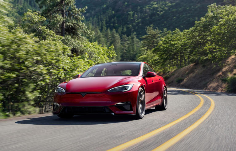 Tesla Drops Updated U.S. Incentives With EV Tax Credit Set to Expire