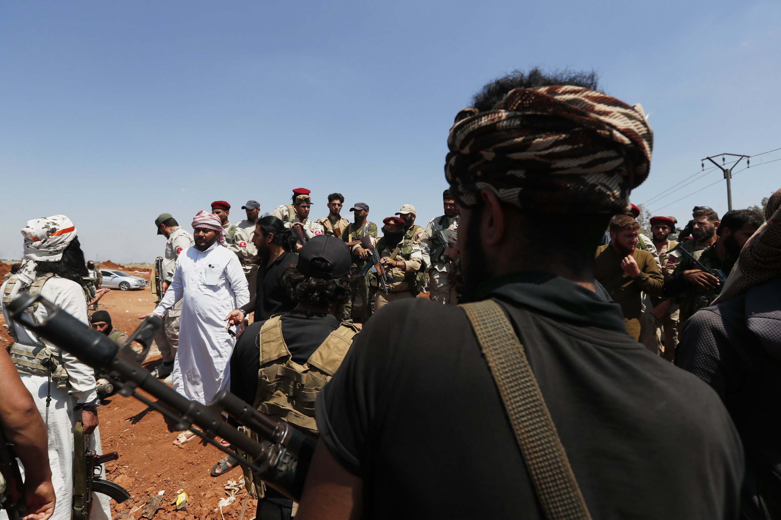 Decomposing bodies pile up on streets in Syria
