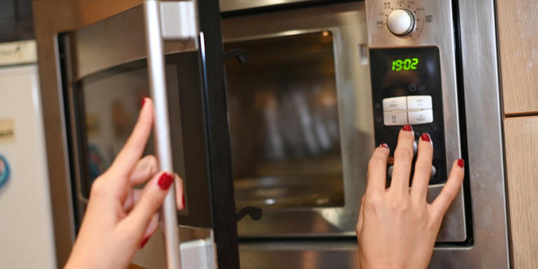 Υγιεινό γλυκό σε τέσσερα λεπτά: χωρίς αλεύρι, χωρίς ζάχαρη και ...