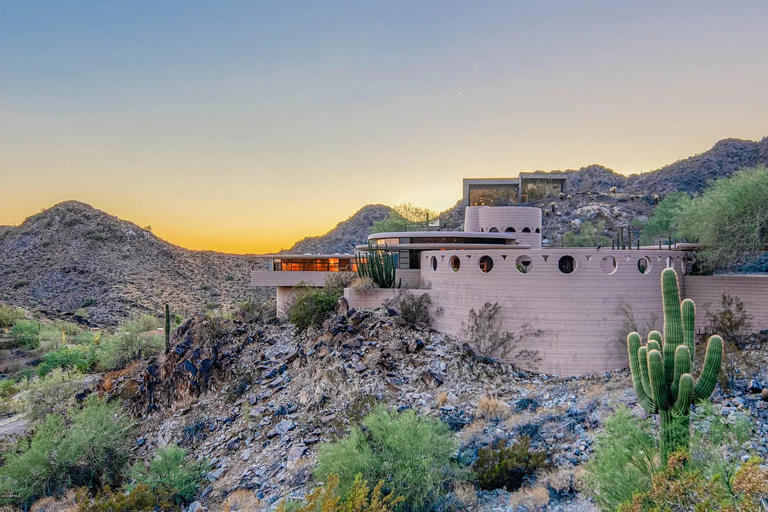 9 Rare Frank Lloyd-Wright Homes Where You Can Spend the Night