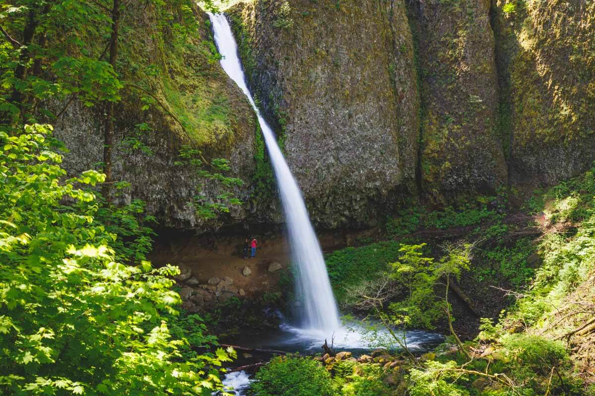 You Can WALK BEHIND This Waterfall in Oregon!