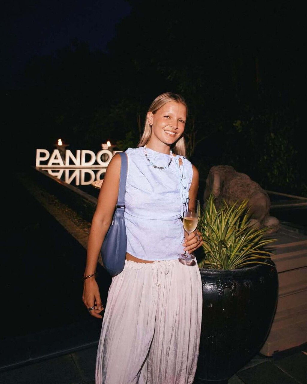 Puma se pasa el juego con estas sneakers con detalles plateados: a ...