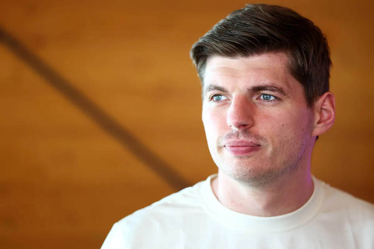 La F1 se remémore le dépassement incroyable de Verstappen à Spa.