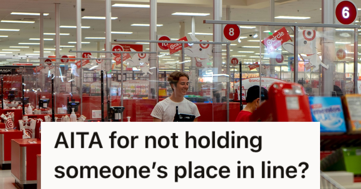 She Was Waiting To Check Out Right Before Closing, But Was Confused To ...