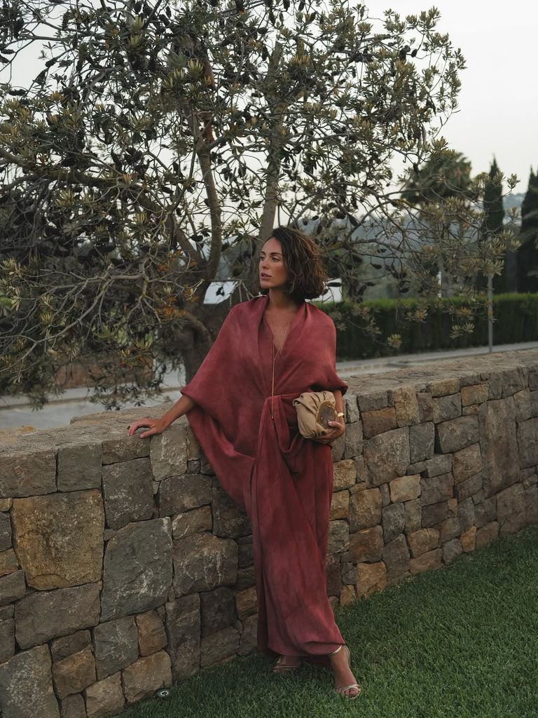 Un caftán para una invitada: el look cómodo y elegante que llevarás con taconazos en una boda y ...