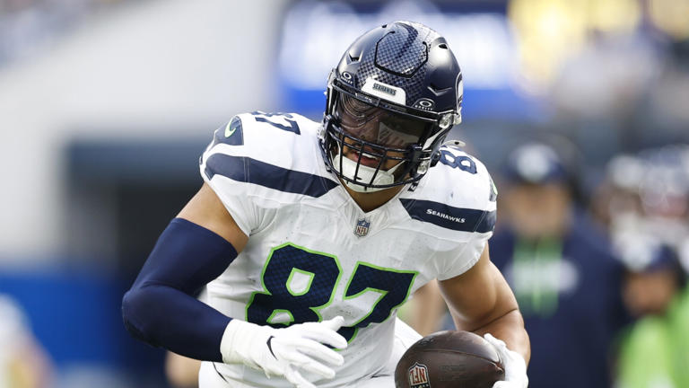 Seahawks release veteran TE Noah Fant