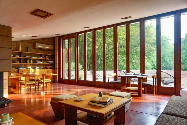 9 Rare Frank Lloyd-Wright Homes Where You Can Spend the Night