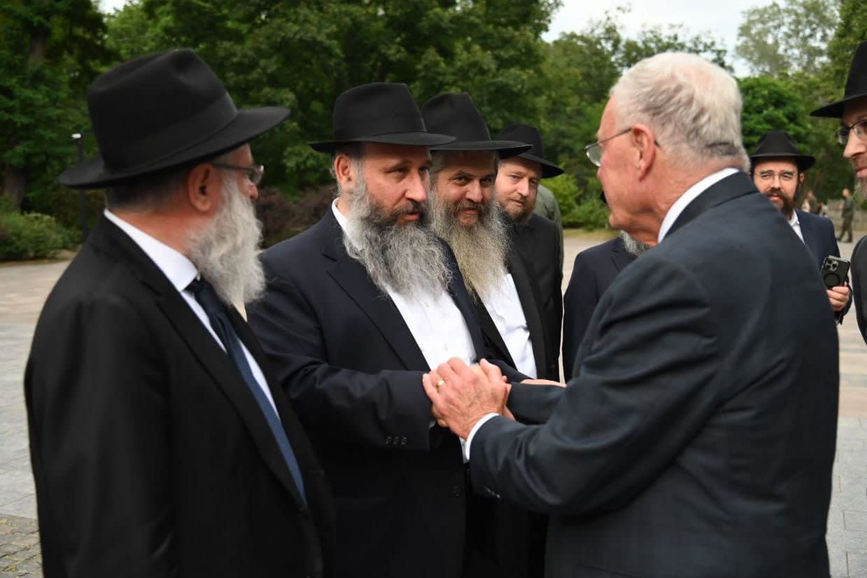 US special envoy meets Chabad rabbis in Ukraine amid shifting US stance