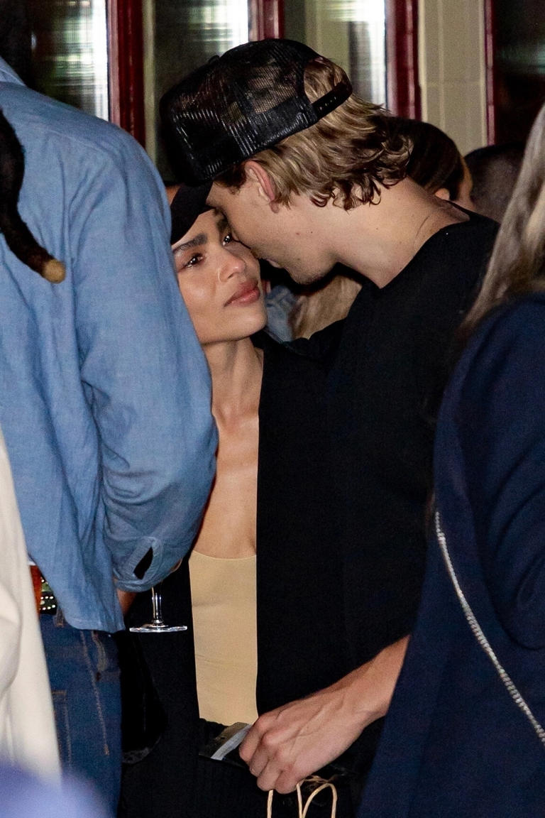 Zoe Kravitz, Austin Butler spotted out together at immersive NYC show ...
