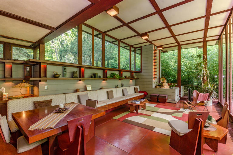 9 Rare Frank Lloyd-Wright Homes Where You Can Spend the Night