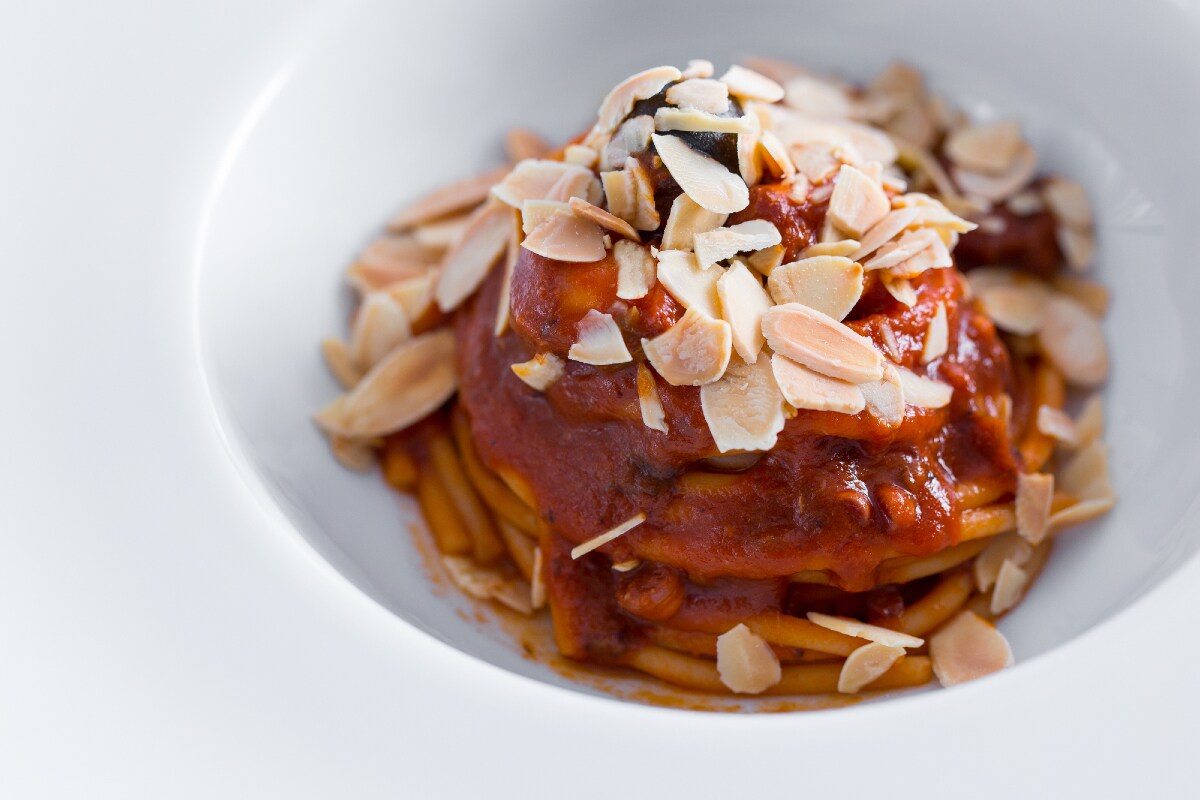 Pasta with octopus ragù and almonds