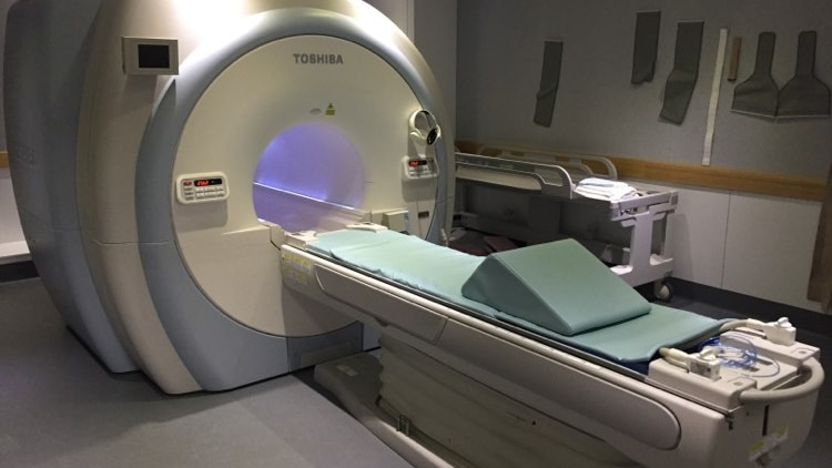 Man wearing 'large metallic chain' dies after being sucked into MRI ...