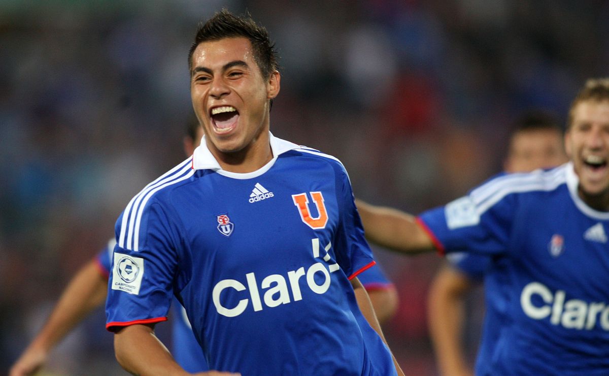 Eduardo Vargas tiene hora de llegada a Chile para sellar su regreso a Universidad de Chile