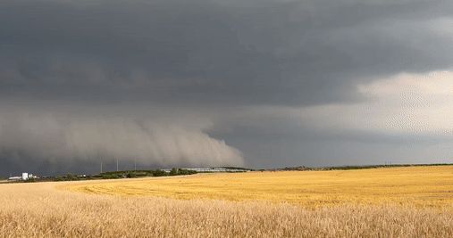 Massive Shelf Cloud Hangs Over Nebraska