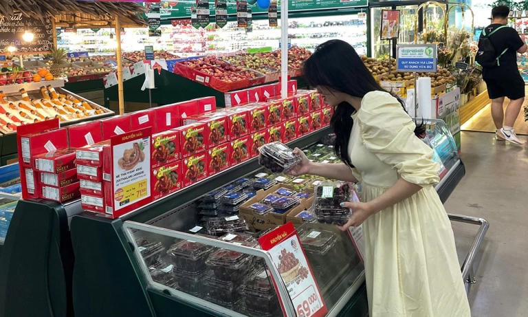 US cherry prices hit record lows in Vietnam