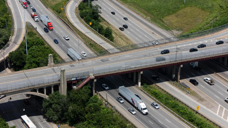 Is driving slow in the left lane illegal in Ohio? Here's what the law says
