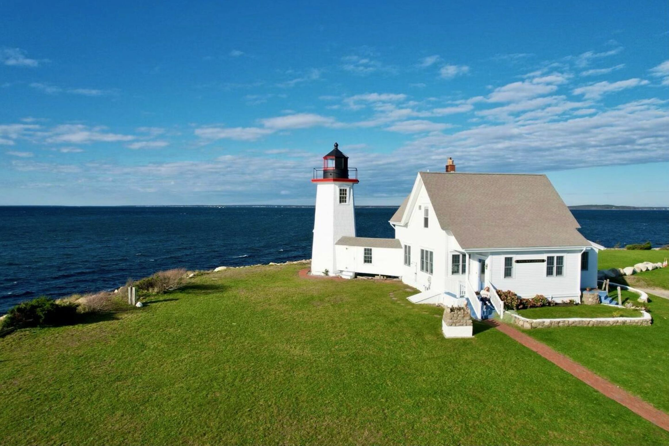 9 Best Lighthouse Airbnbs in the US
