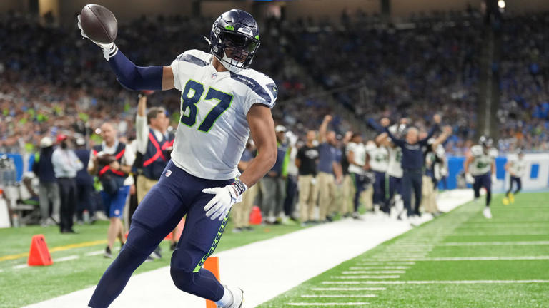 Seahawks release starting tight end Noah Fant