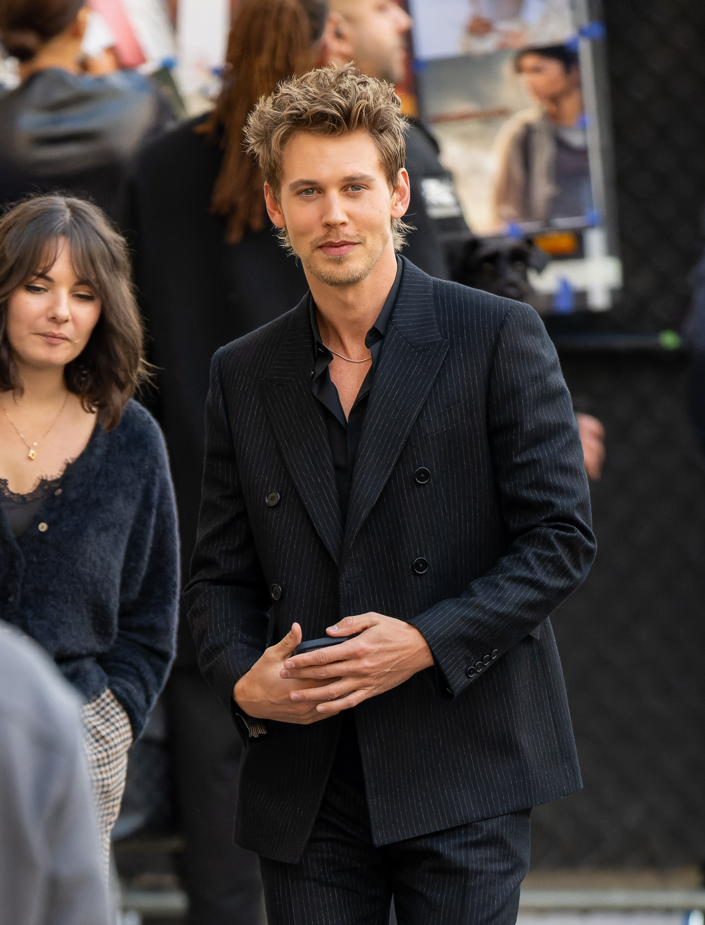 Zoe Kravitz, Austin Butler spotted out together at immersive NYC show ...