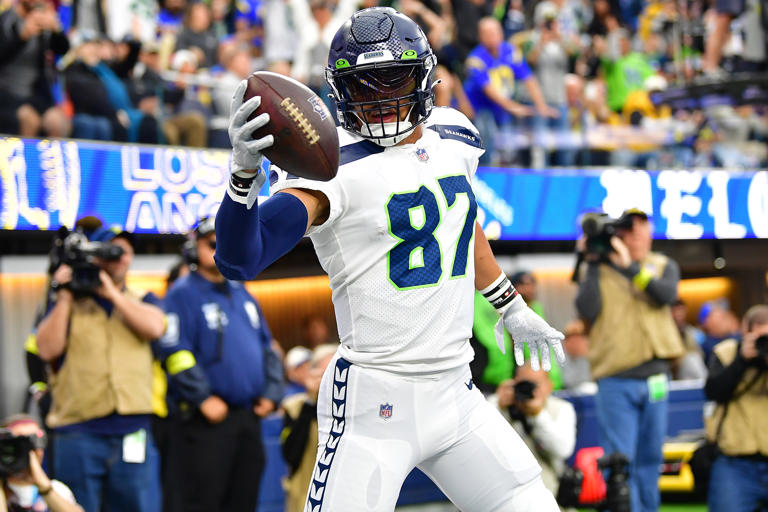 Seahawks release former first-round TE before training camp