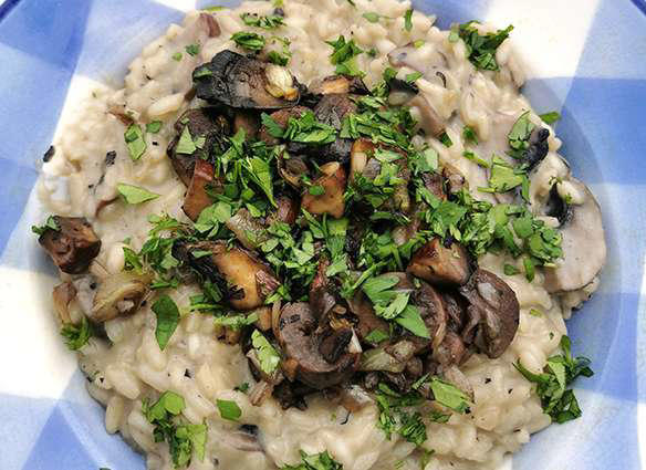 Creamy mushroom risotto - vegan recipe