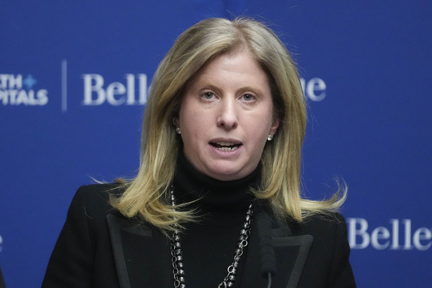 Trump officials lash out at NYC after shooting of off-duty US customs ...