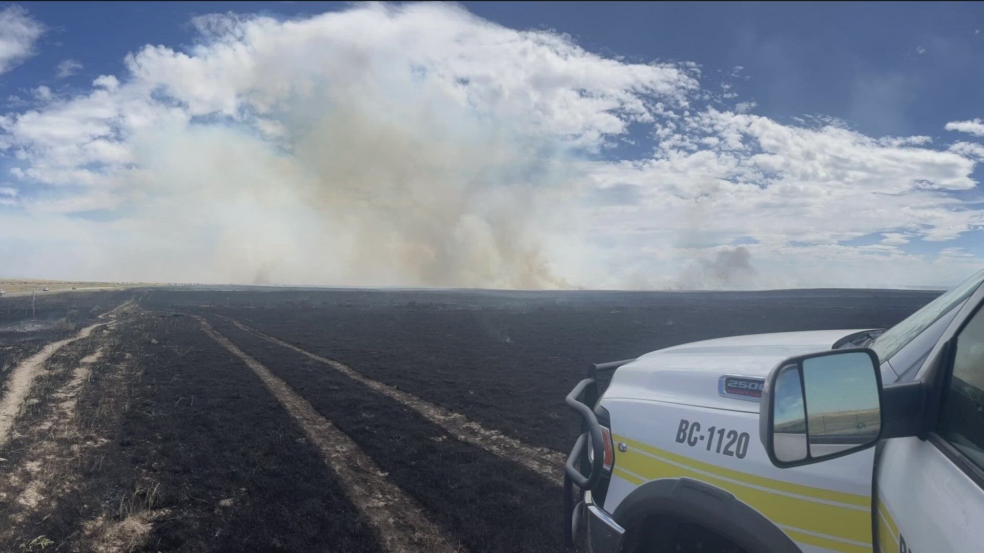 Crews contain 8,900-acre fire near I-84 in Ada County