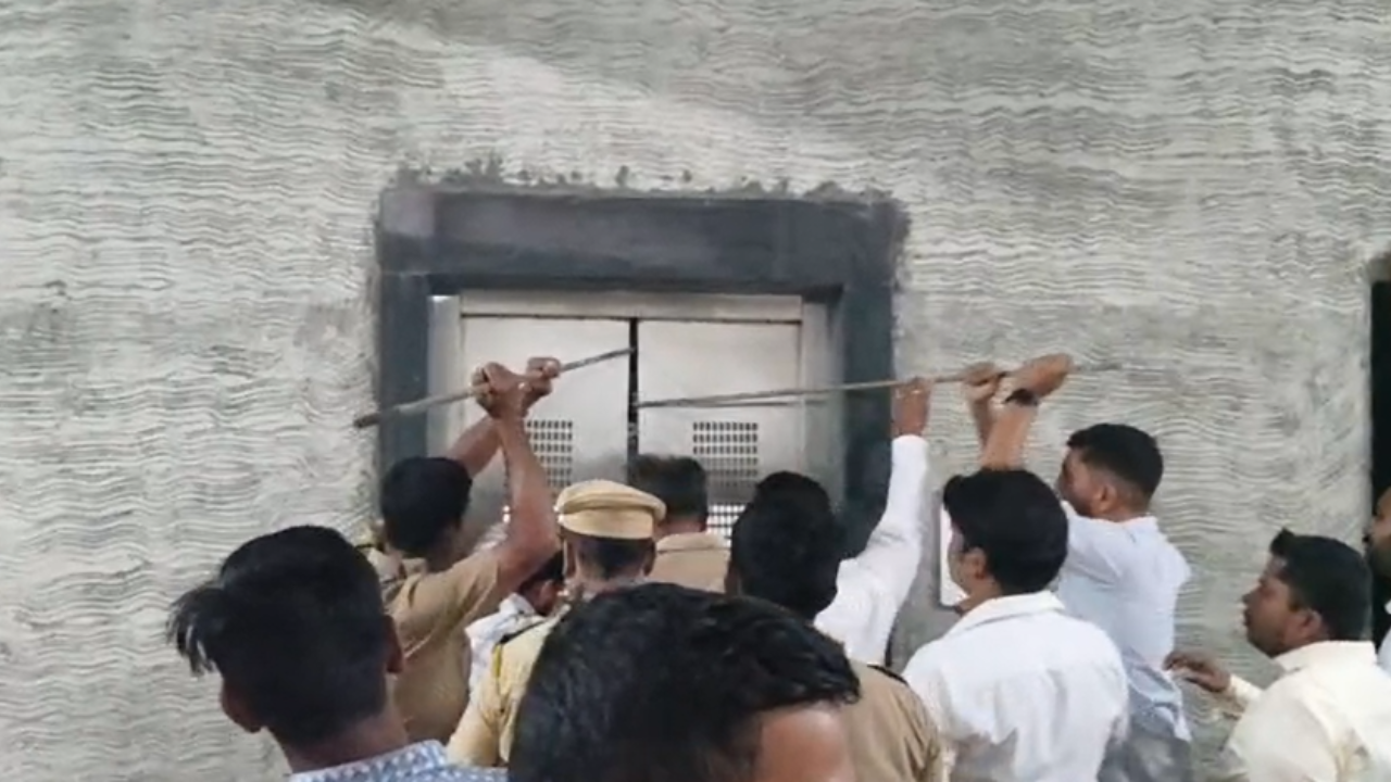 Vasai lift scare: BJP MLC, MLAs trapped in elevator; rescued after 10 ...